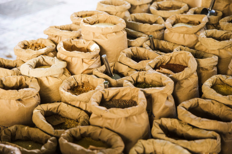 Raw Material Adalah: Jenis, Contoh dan Cara Kelolanya